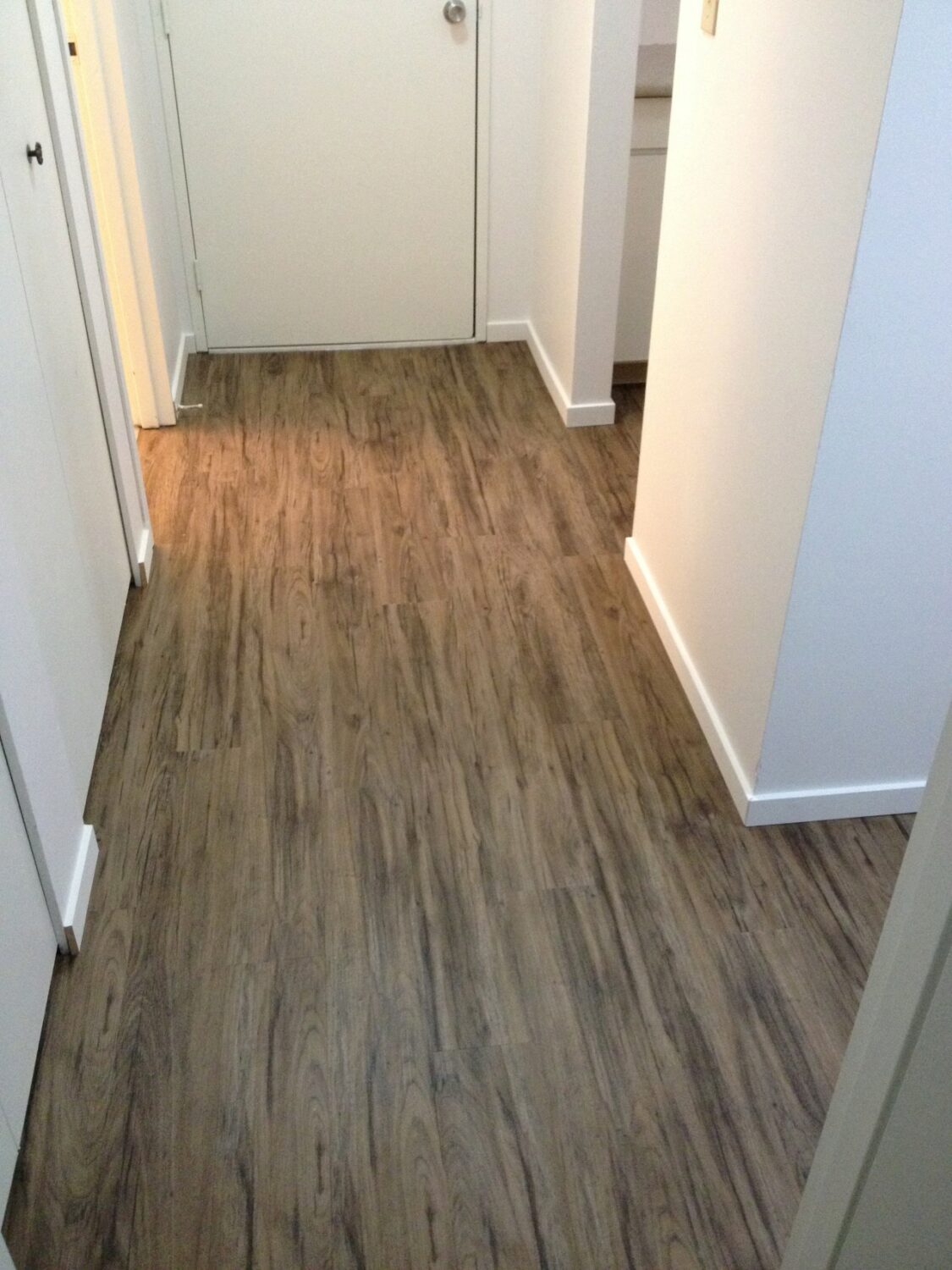 Vancouverlooselayvinylplankinstalation7 Multi Flooring Inc